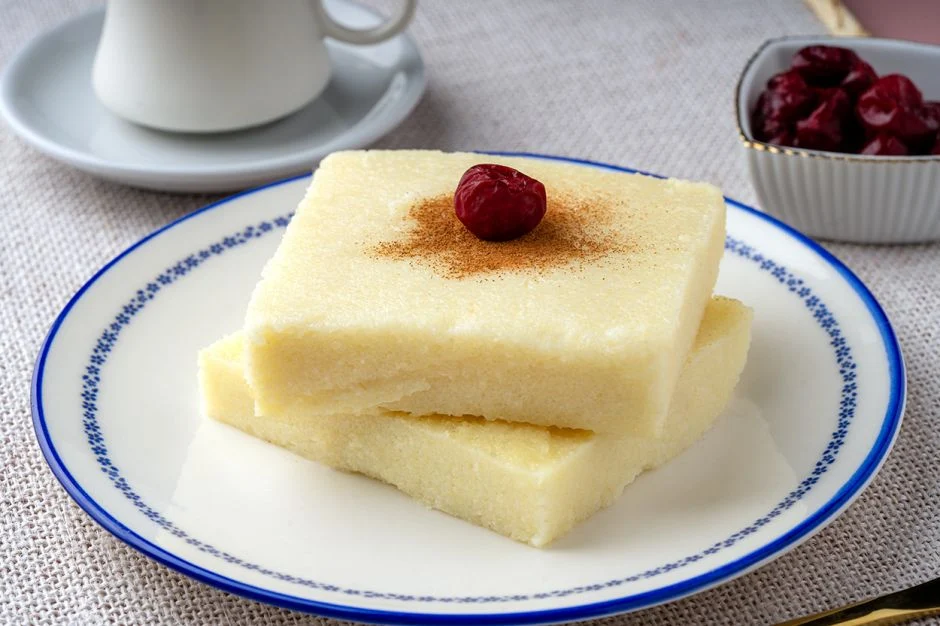 Semolina Pudding with Milk: A Creamy and Comforting Dessert